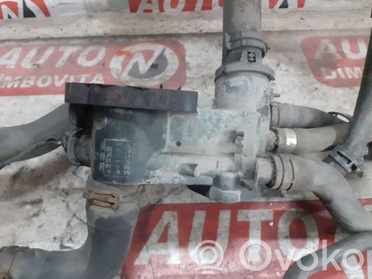 032121111 Volkswagen Golf V Boîtier de thermostat / thermostat, 19,20 ...