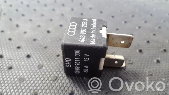89951100 Volkswagen PASSAT B5 Other relay, €5.38 | RRR
