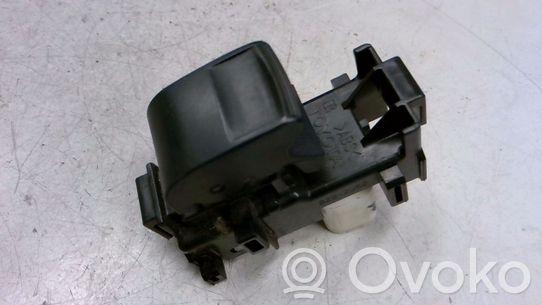 Toyota Yaris Interrupteur commade lève-vitre, 23,00 € | OVOKO