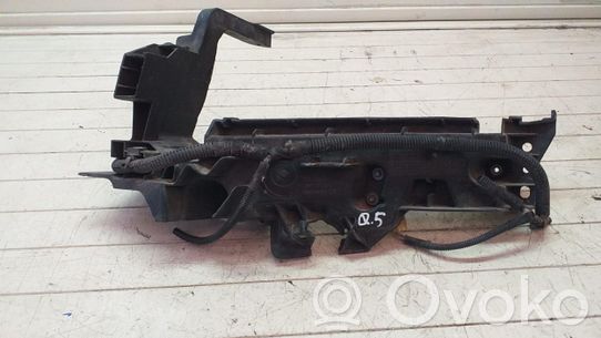 8r0805607b Audi Q5 SQ5 Headlight/headlamp mounting bracket, €45.60 | RRR