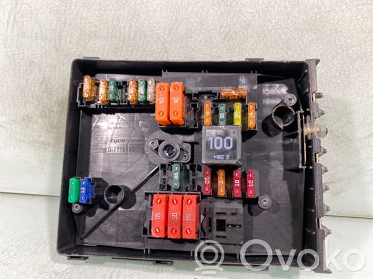 1k0937125a Volkswagen Touran I Module de fusibles, 7,00 € | OVOKO