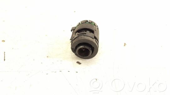 2118300272 Mercedes-Benz E W211 Capteur de température intérieure, 11 ...