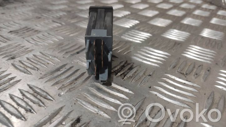 3B0953235D Volkswagen PASSAT B5.5 Hazard light switch, 8.00 € | RRR