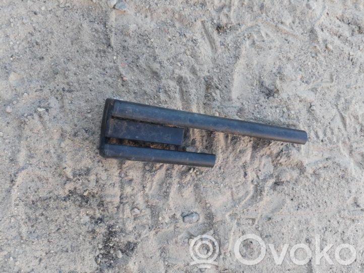 8344995 BMW X5 E70 Front driver seat rail trim, 5.00 € | RRR