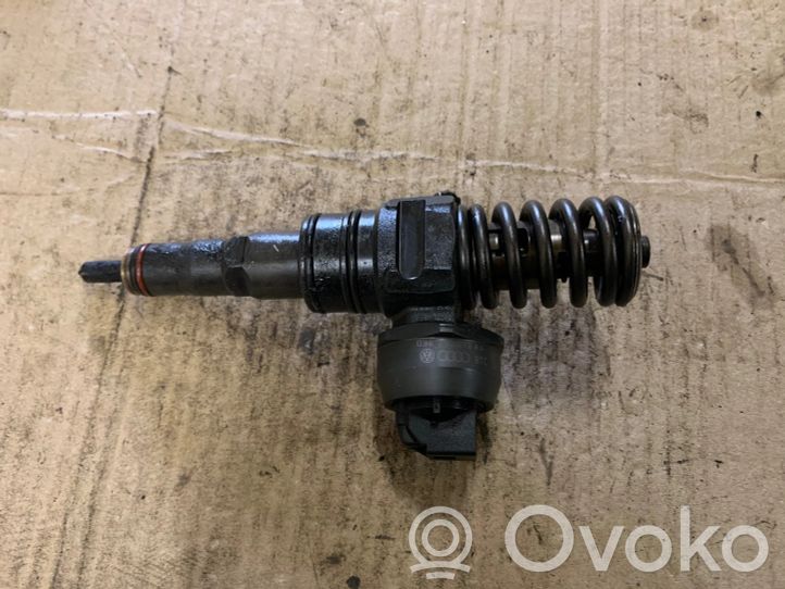 038130073AG Volkswagen PASSAT B6 Fuel injector, 22.00 € | RRR