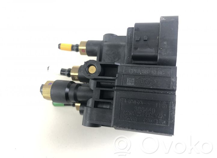 LR070246 Land Rover Range Rover Sport L494 Air suspension valve block ...