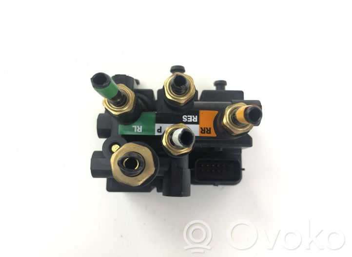 LR070246 Land Rover Range Rover Sport L494 Air suspension valve block ...