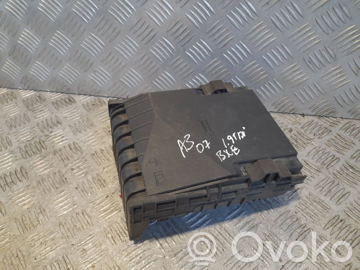 1K0937132 Audi A3 S3 8P Boîte à fusibles, 17.64 € | OVOKO