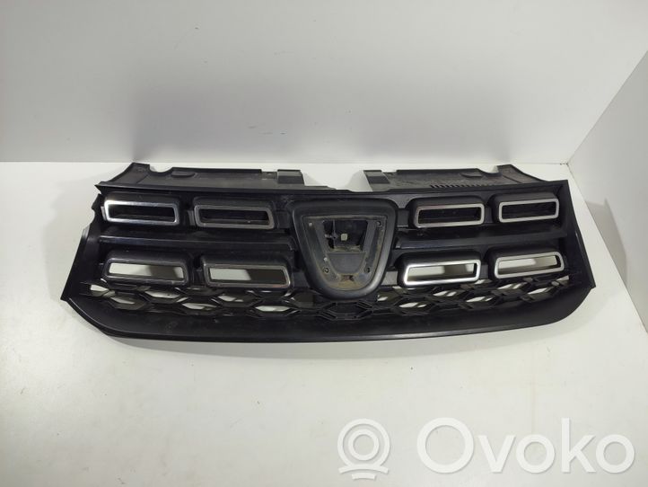 623107554R Dacia Sandero Grille calandre supérieure de pare-chocs avant ...