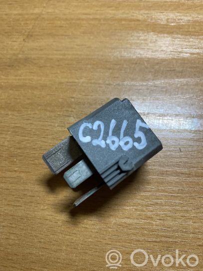 0025422619 Mercedes-Benz A W169 Other relay, 10.00 € | RRR