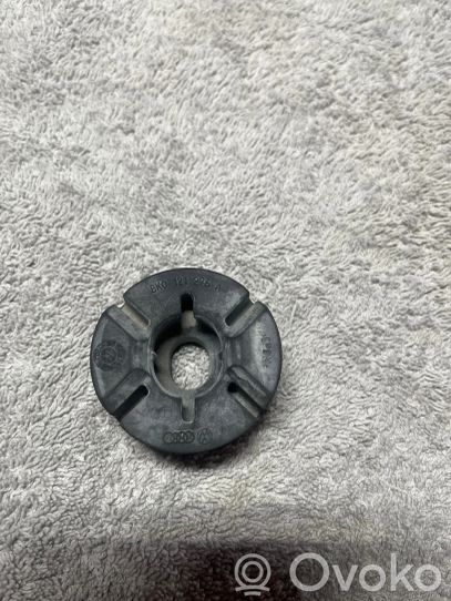 8K0121276A Audi Q5 SQ5 Radiator mount bracket, 3.00 € | RRR