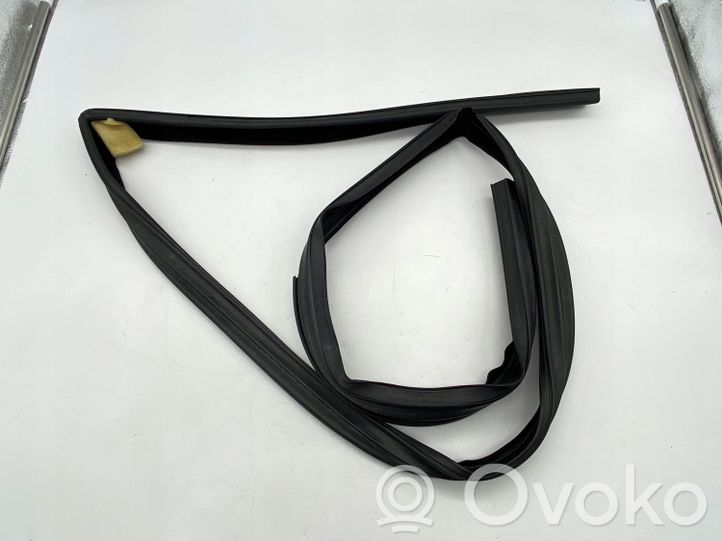 51327020577 BMW X5 E53 Garniture de pare-brise, 43.67 € | OVOKO