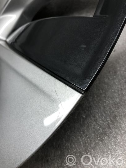 104423500B Tesla Model Y Originalus R 17 rato gaubtas (-ai), 115.00 € | RRR