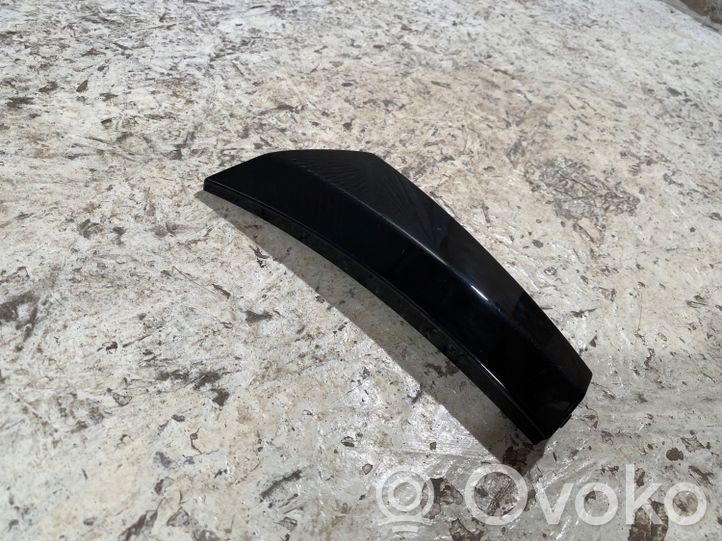 a2058856602 Mercedes-Benz C W205 Etupuskurin jakajan koristelista, 42. ...