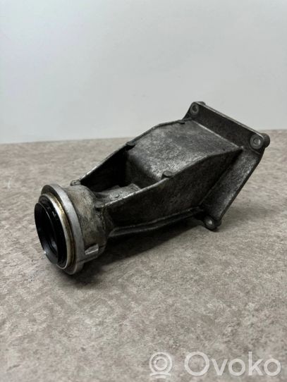7600690 BMW X5 F15 Driveshaft support bearing bracket, 40.00 € | RRR