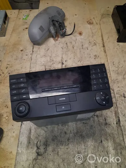 A2118200779 Mercedes-Benz E W211 Radio/CD/DVD/GPS head unit, 35.00 € | RRR
