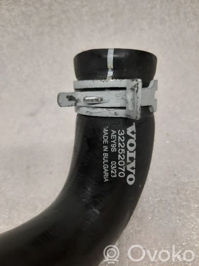 Volvo XC60 Engine coolant pipe/hose, 30.00 € | RRR