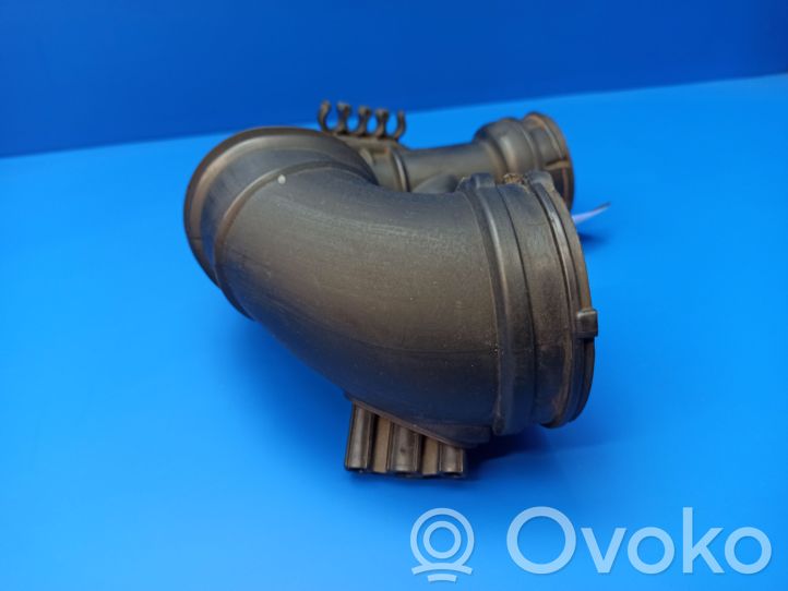 PUM25311 Mercedes-Benz E C207 W207 Tuyau d'admission d'air turbo ...