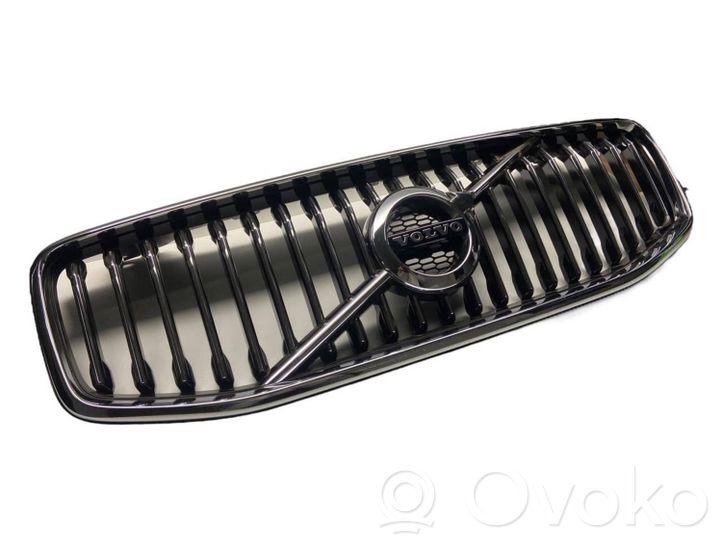 31479495 Volvo XC60 Front bumper upper radiator grill, 200.00 € | RRR