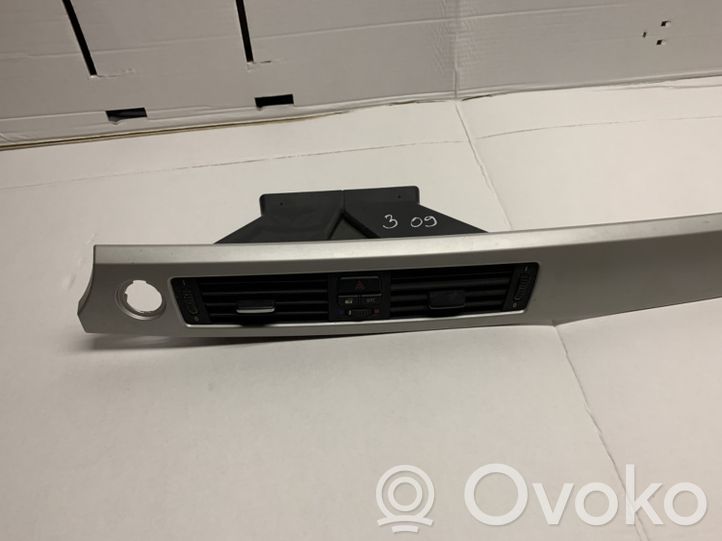 64229130458 BMW 3 E90 E91 Grille d'aération centrale, 50.00 € | OVOKO