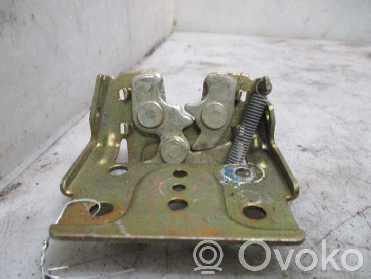 4483285 Fiat Panda 141 Takaluukun lukon salvan moottori, 25.40 € | OVOKO