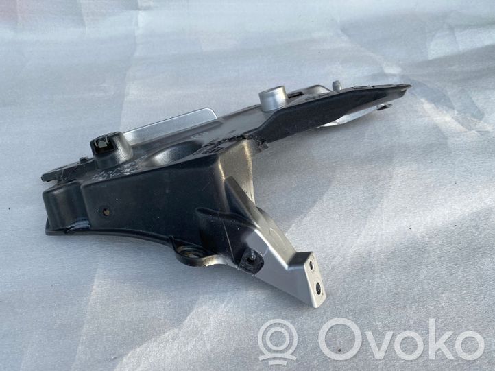 32211307 Volvo XC60 Fender mounting bracket, 47.79 € | RRR
