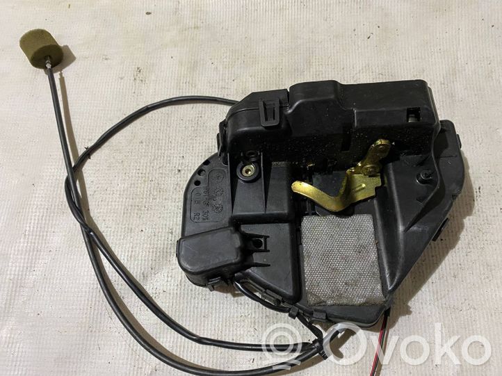 2117300635 Mercedes-Benz E W211 Serrure de porte arrière, 15.00 € | OVOKO