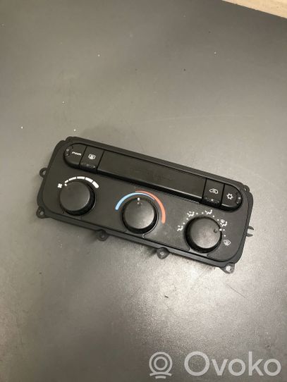 05134768AA Chrysler Voyager Climate control unit, 35.00 € | RRR