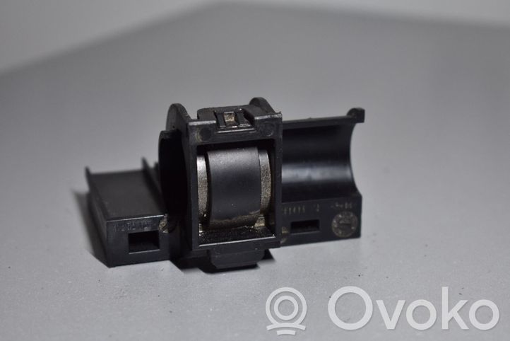 586509 BMW X3 F25 Couvercle de boîte à fusibles, 9.00 € | OVOKO