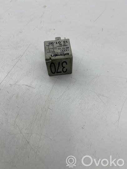 8D0951253 Volkswagen PASSAT B5 Other relay, 5.00 € | RRR