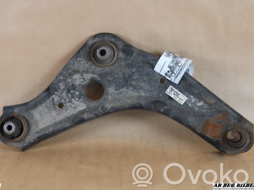 545004EA0B Nissan Qashqai Fourchette, bras de suspension inférieur ...