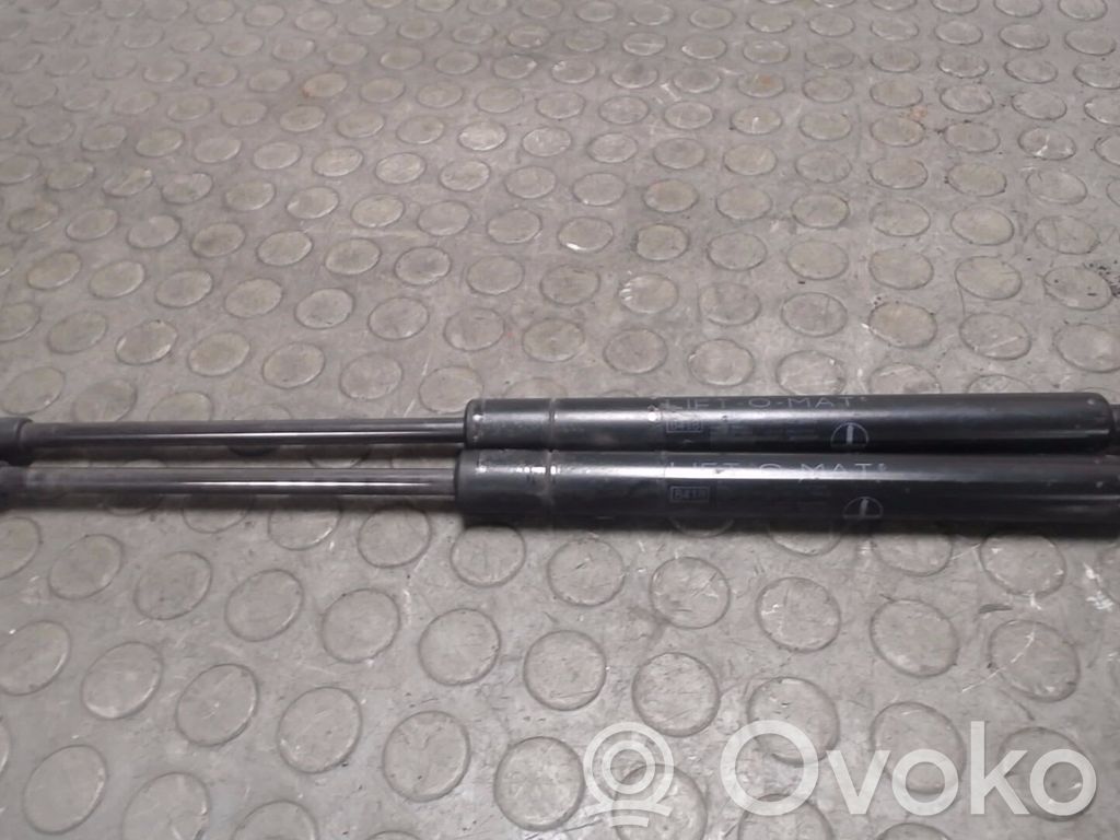 46433702 Lancia Delta II Tailgate/trunk strut/damper, €25.00 | RRR