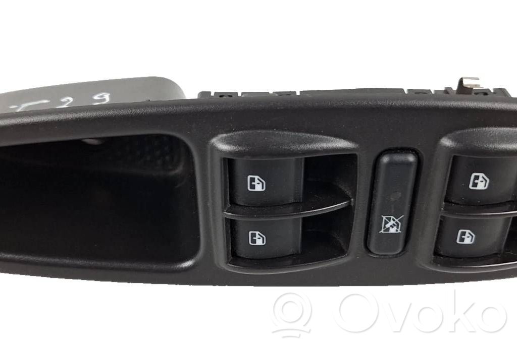 735625133 Fiat 500L Electric window control switch, €50.00 | RRR