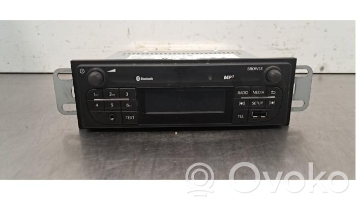280215396R Nissan Interstar Radio/CD/DVD/GPS head unit, €300.81 | RRR