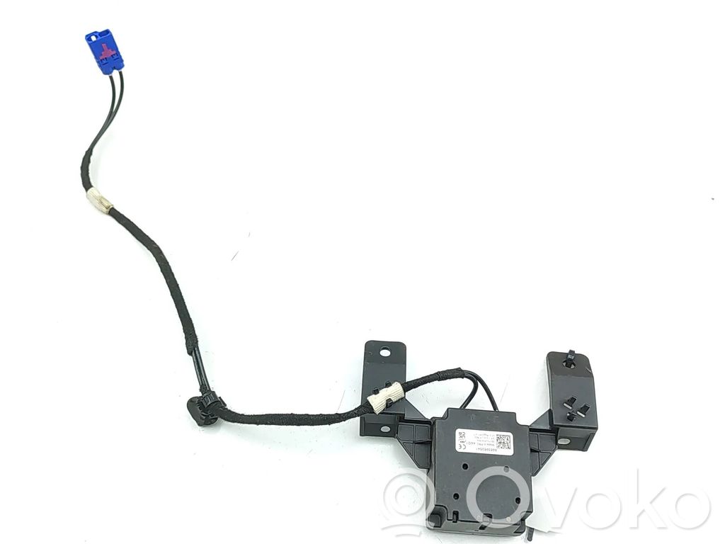 8983963541 Isuzu D-Max Aerial GPS antenna, €39.00 | RRR
