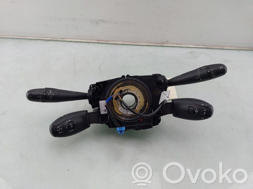 624399 Peugeot 5008 Steering wheel buttons/switches, €146.65 | RRR