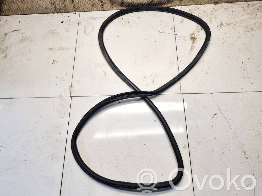 Skoda Octavia Mk2 (1Z) Rubber seal front coupe door, €13.22 | RRR