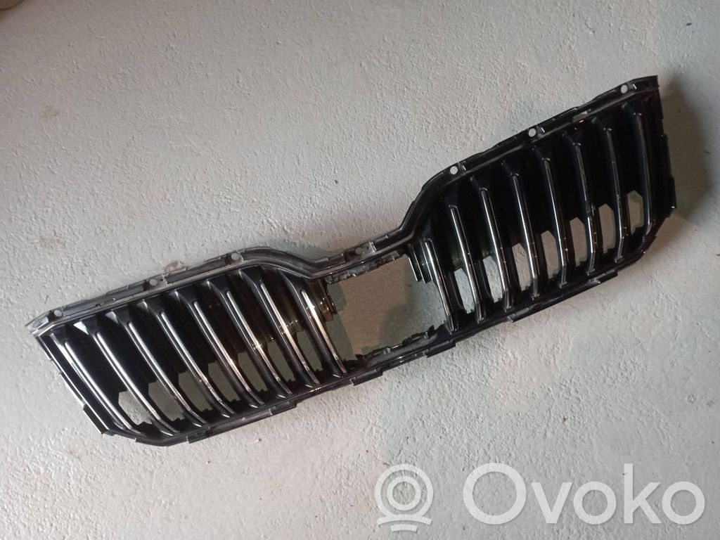 3V0853653B Skoda Superb B8 (3V) Front grill, €264.00 | RRR