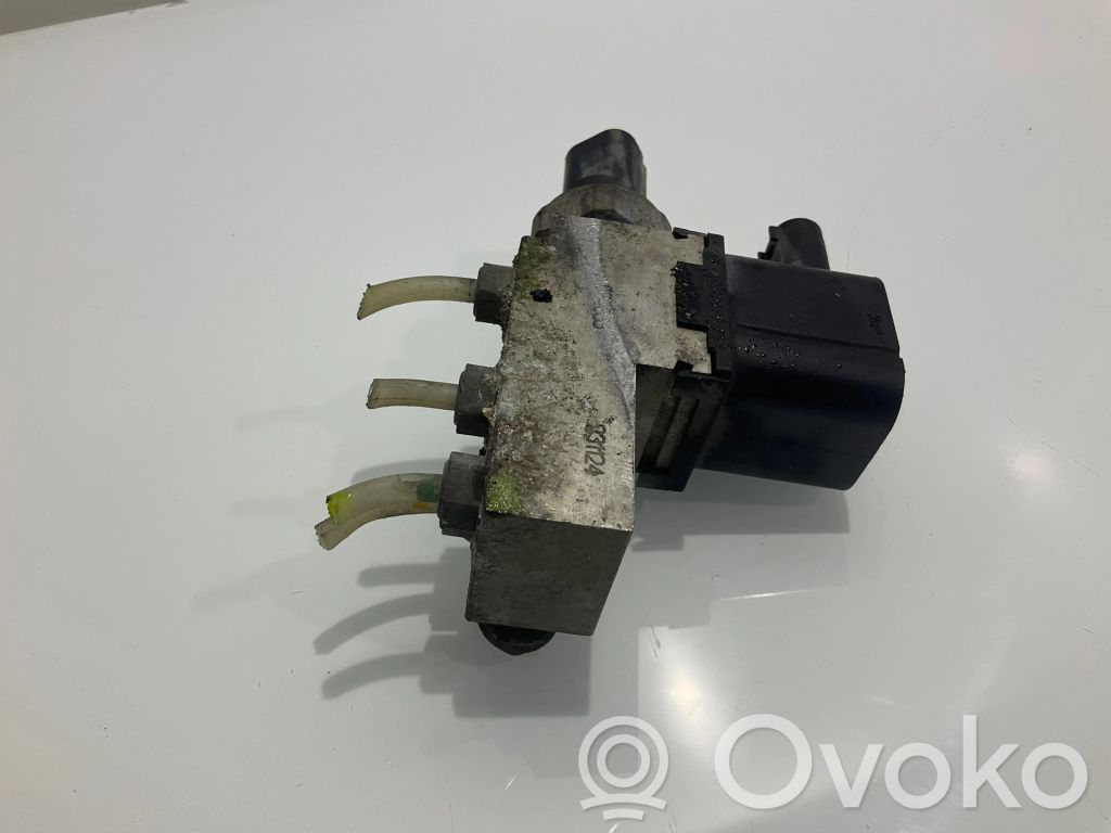 2113200158 Mercedes-Benz CLS C219 Air suspension valve block, €23.53 | RRR