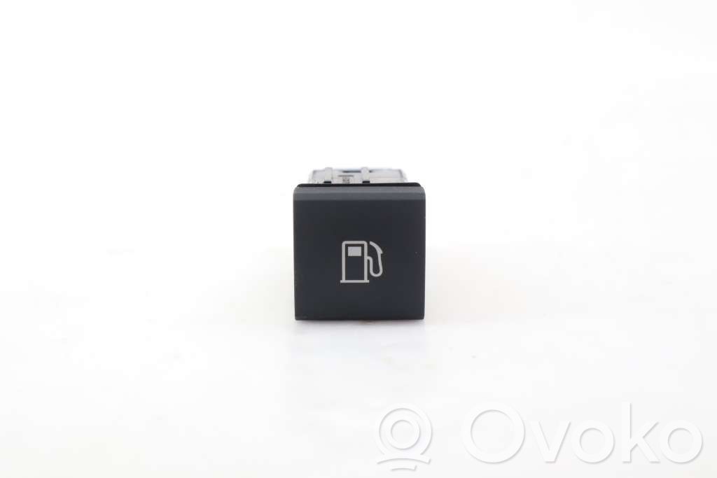 84841-33040 Toyota RAV 4 (XA50) Bouton interrupteur de trappe à essence ...