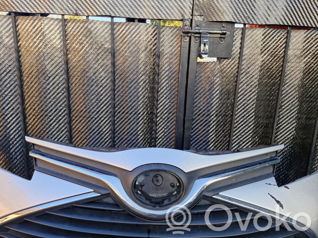 Toyota Yaris Front bumper upper radiator grill, €93.88 | RRR