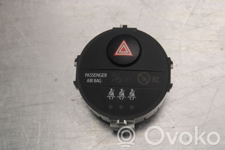 Toyota Yaris Hazard light switch