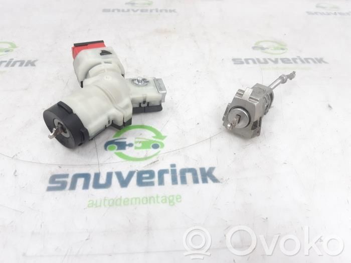 487006708R Renault Captur II Engine ECU kit and lock set, €183.32 | RRR