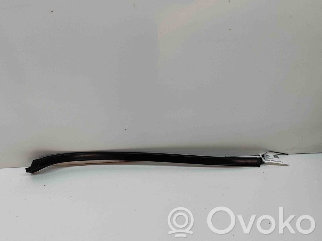 A1676908812 Mercedes-Benz GLE W167 Windshield trim, €37.00 | RRR