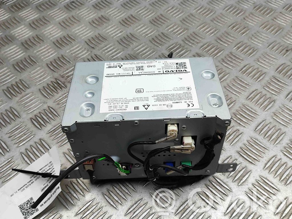 32343492 Volvo V60 Radio/CD/DVD/GPS head unit, €250.00 | RRR
