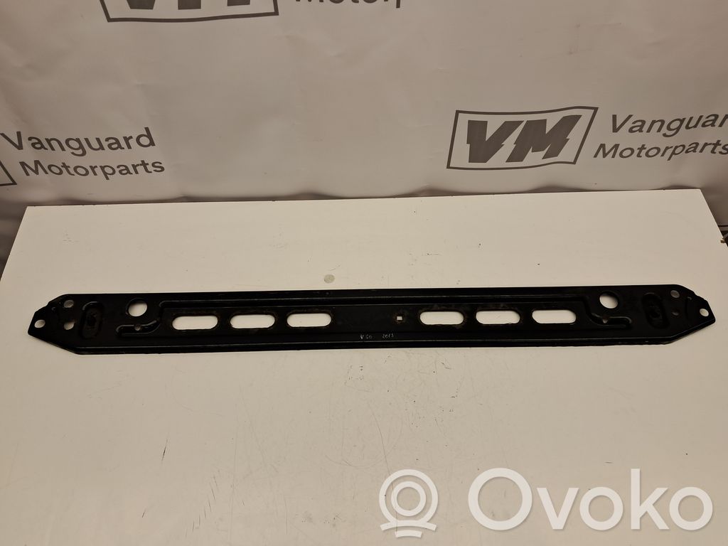 31368100 Volvo V60 Fixation de radiateur, 20,00 € | OVOKO