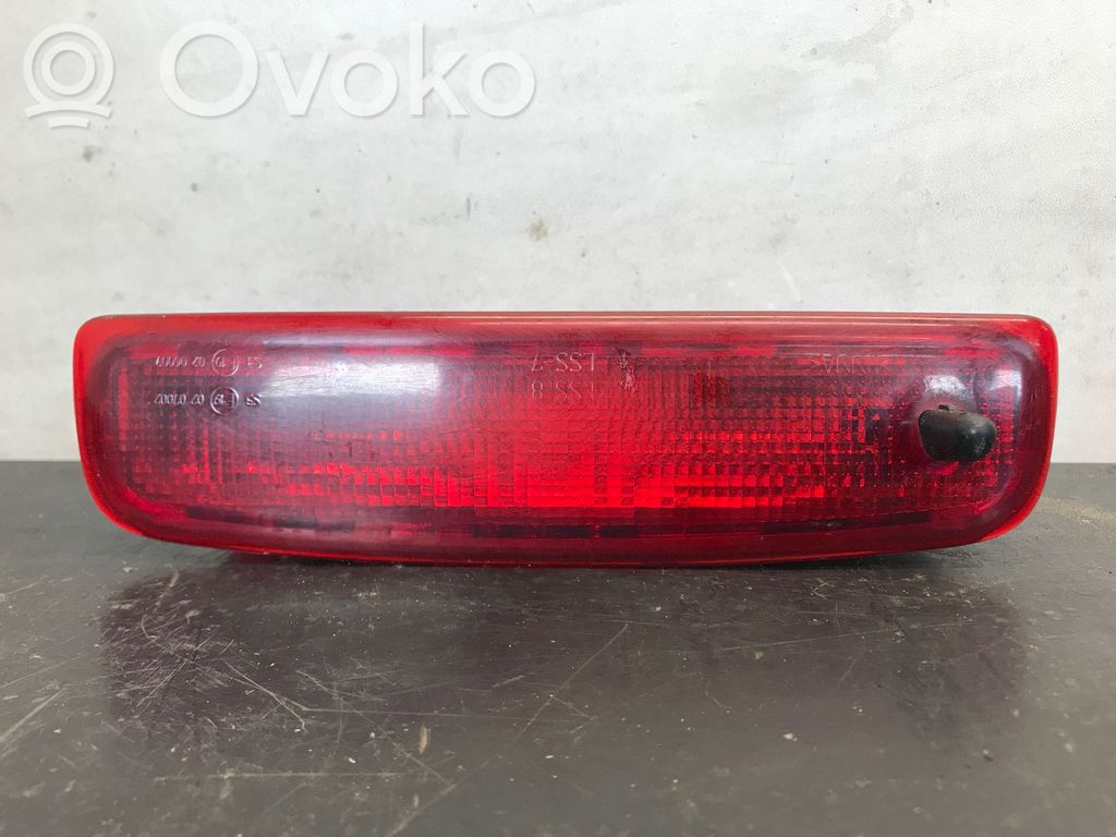 8200690118 Dacia Dokker Troisième feu stop, 25,00 € | OVOKO