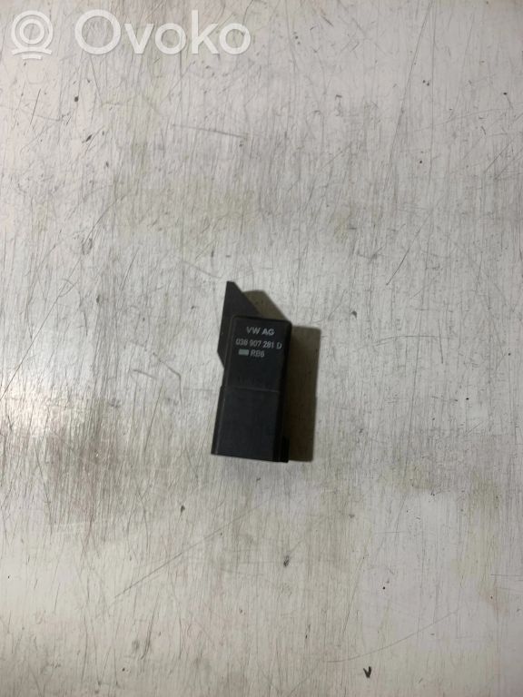 038907281D Volkswagen Golf V Glow plug pre-heat relay, €10.00 | RRR