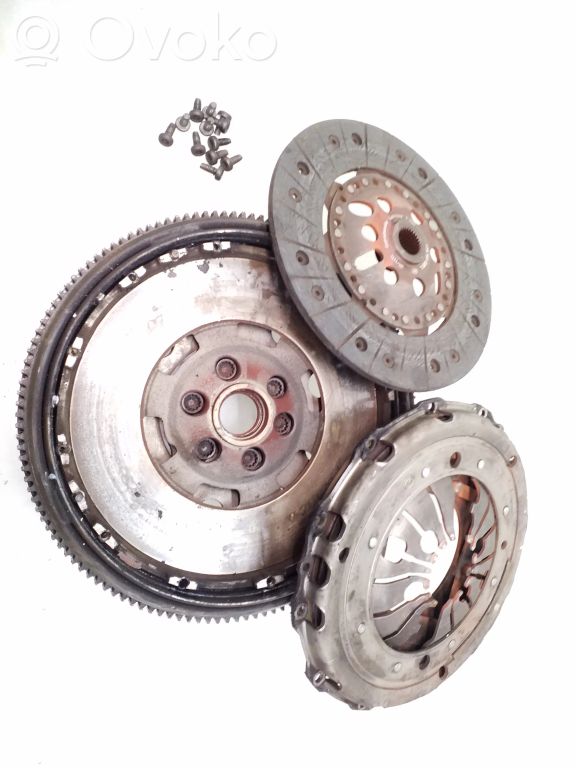 028105264K Volkswagen Golf IV Kit d'embrayage, 70,00 € | OVOKO