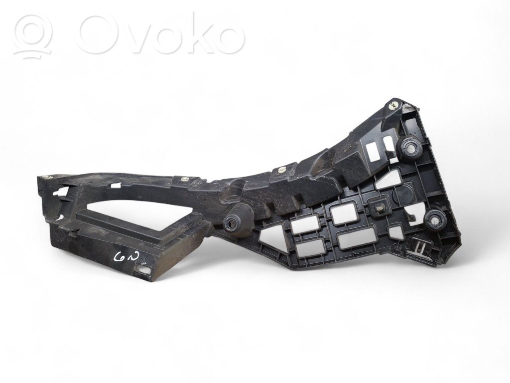 95B807254C Porsche Macan (95B) Rear bumper mounting bracket, €12.00 | RRR